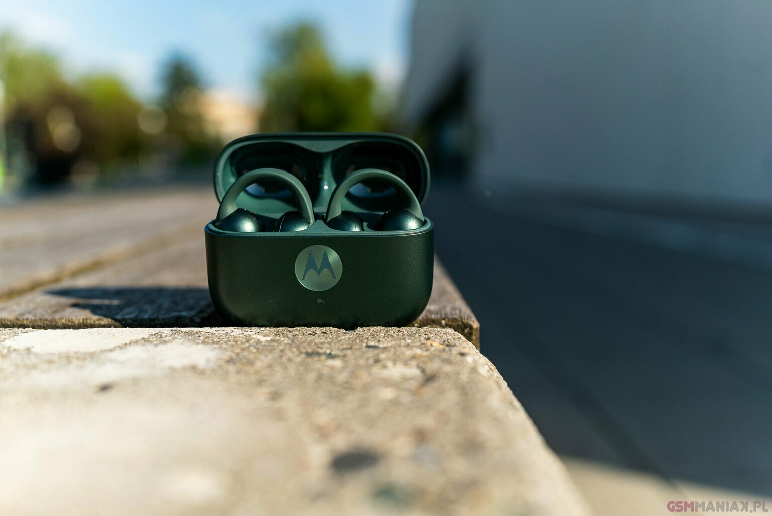 TEST Motorola moto buds loop. Goniące słuchawki otwarte