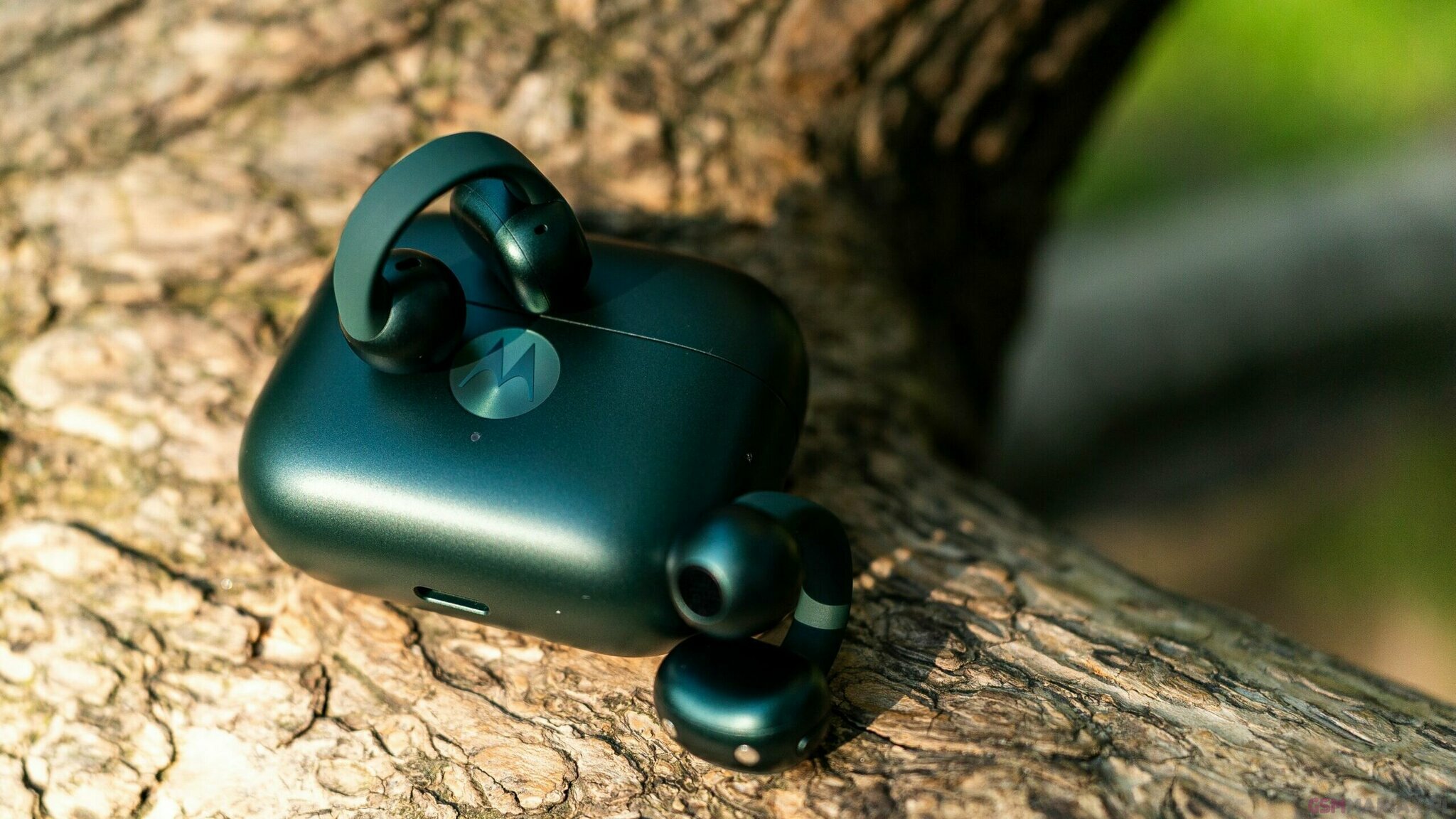 TEST Motorola moto buds loop. Goniące słuchawki otwarte
